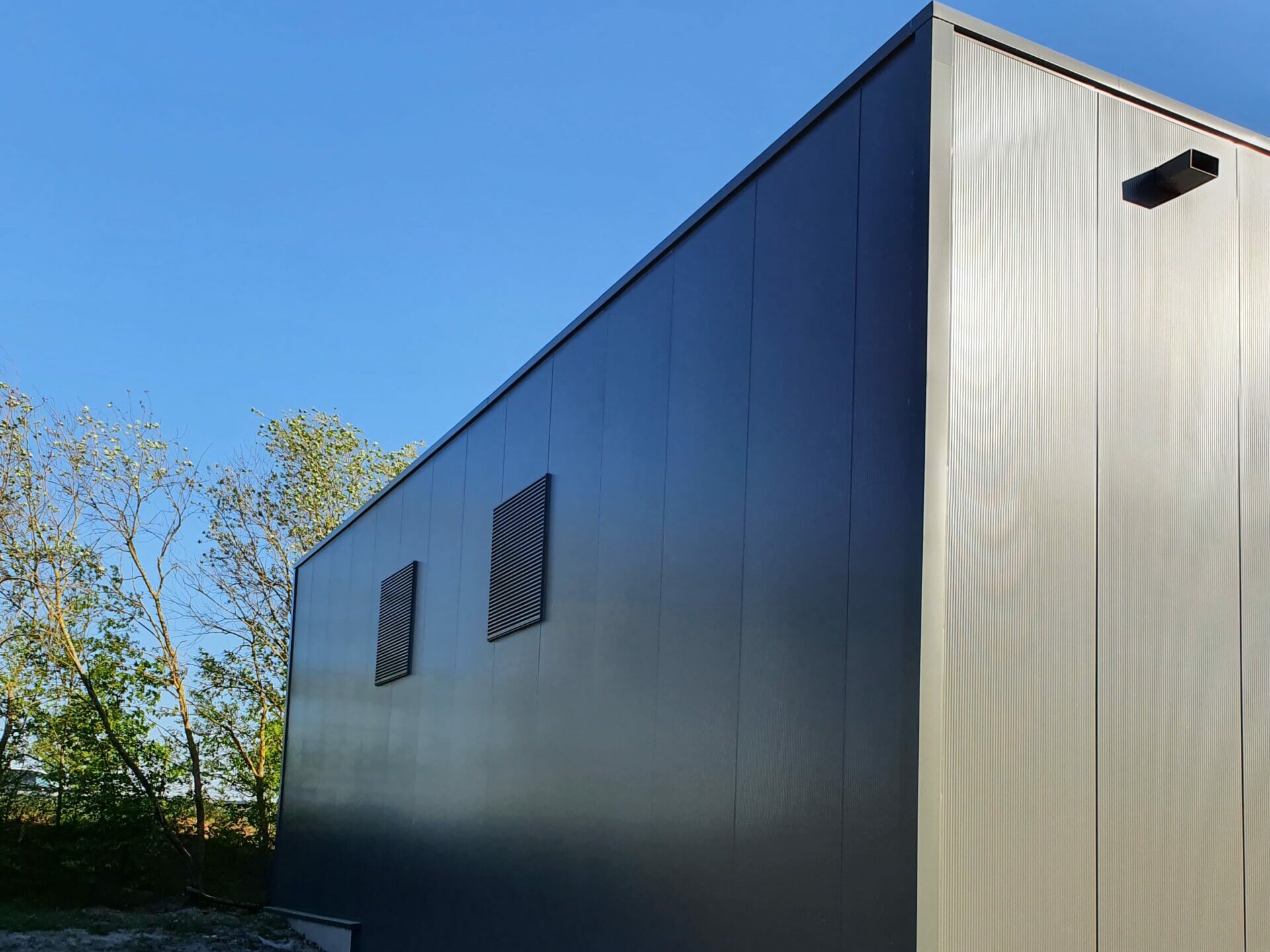 Realisaties - Cladding - industriële dak- en gevelbekleding - Peer ...