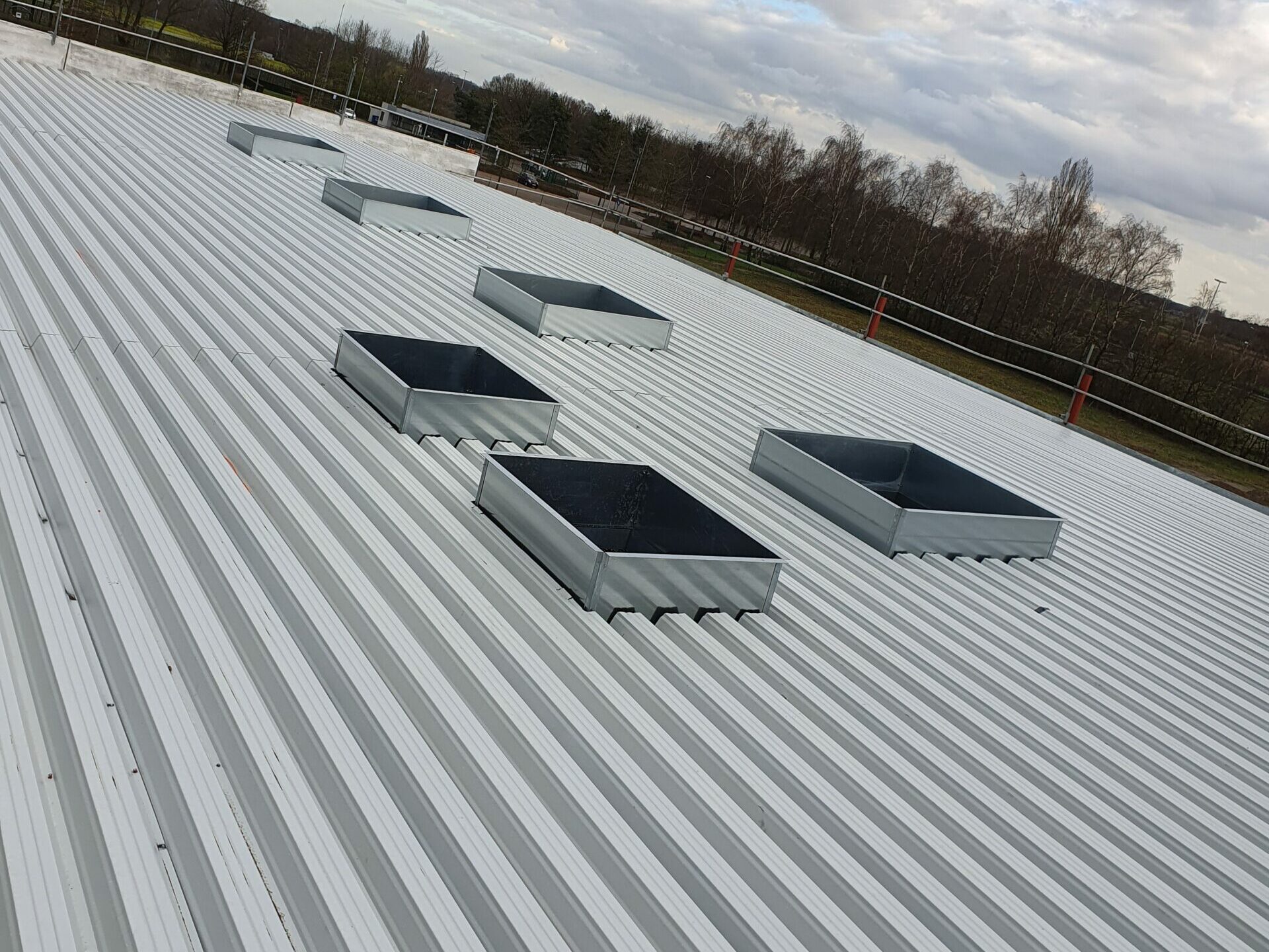 Realisaties - Cladding - industriële dak- en gevelbekleding - Peer ...